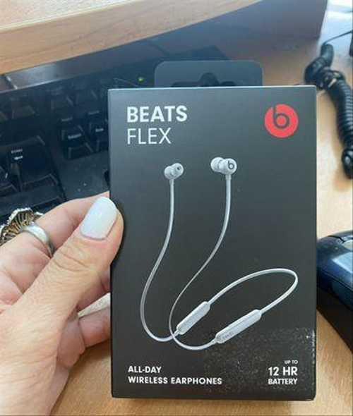 Беспроводные наушники Beats Flex