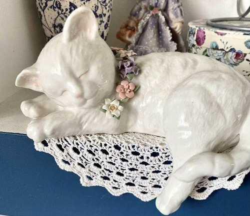 Статуэтка «Спящая кошка» Pavone