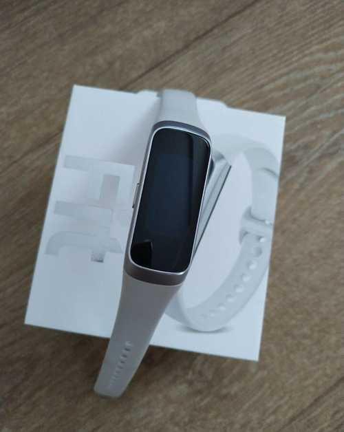 Смарт часы samsung galaxy fit