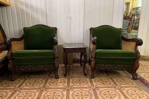 Два старинных кресла и столик Чиппендейл