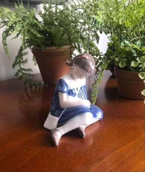 Продаю статуэтку «Девочка с куклой»