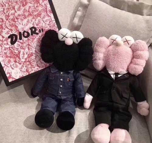 Совместная кукла Dior x Kaws