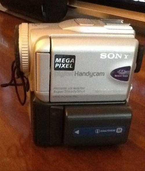 Видео камера Sony Digital Handycam DCR-PC101E pal