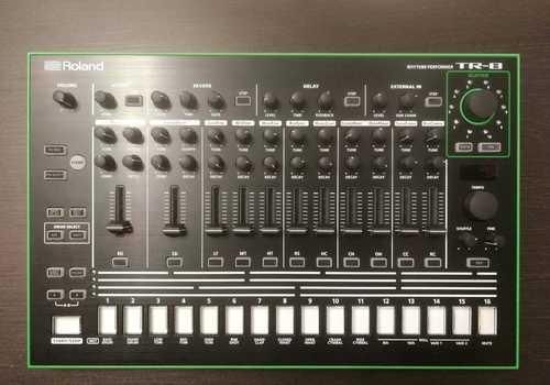 Roland TR-8