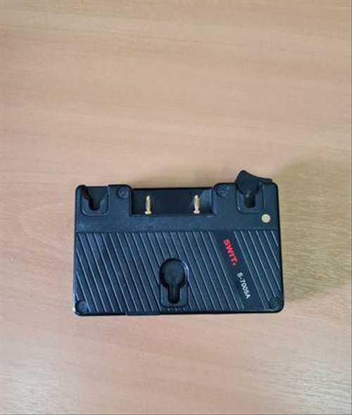 Площадка с V-mount на Gold mount Swit S7005A