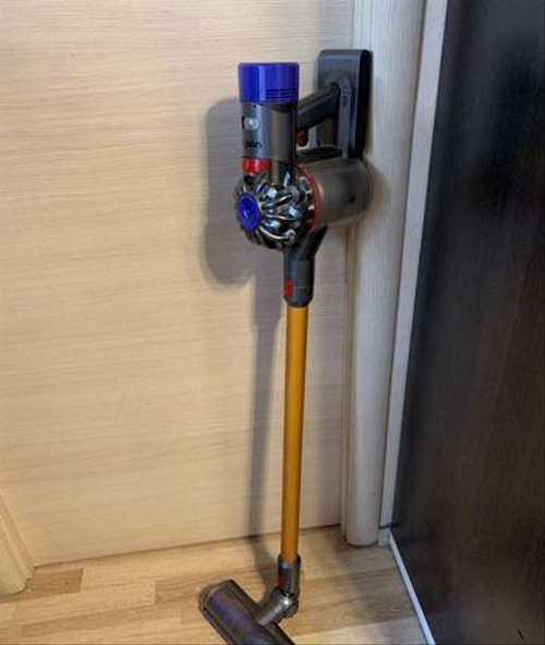 Пылесос Dyson v8