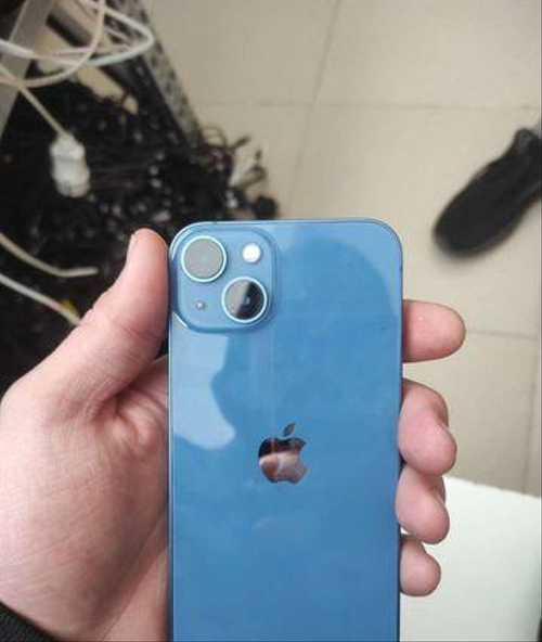 Телефон iPhone 13