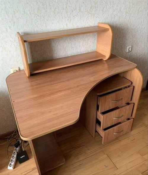 Угловой стол со шкафом для школьника