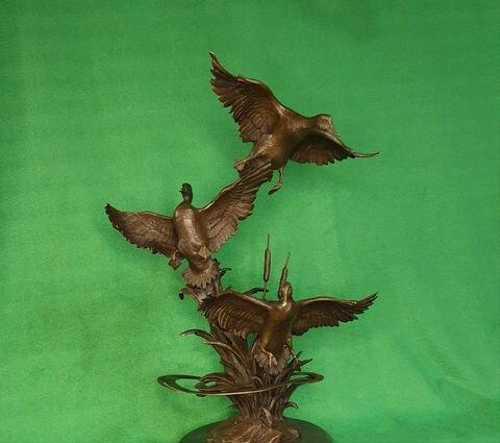 Скульптура из бронзы. Три утки