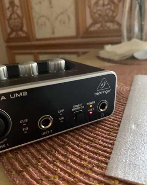 Звуковая карта Behringer U-phoria UM 2
