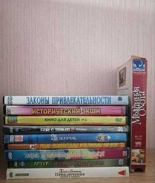 DVD диски и одна старая касета