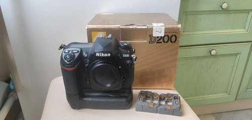 Nikon D200 + MB-D200