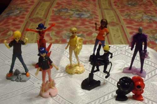 Игрушки из Киндера "Леди Баг и Супер-Кот"