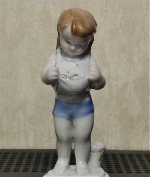 Фарфоровая статуэтка "Девочка с рыбкой" лфз 1950г
