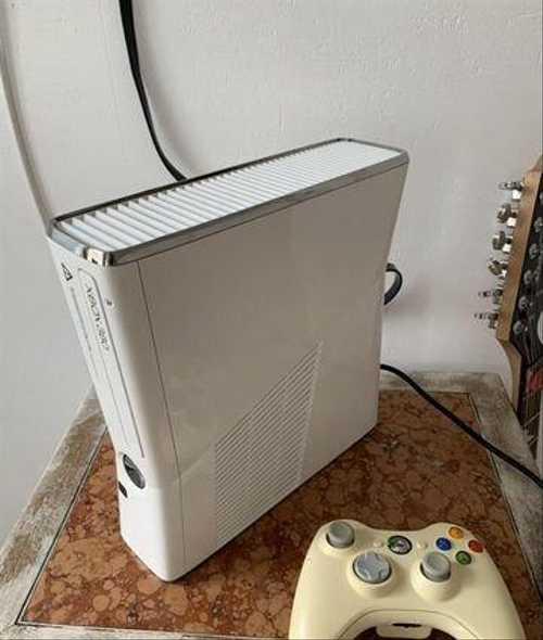Xbox 360 slim white limited 250gb freeboot