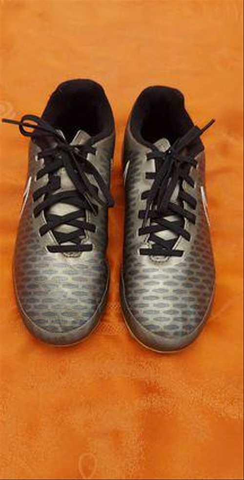 Футбольные бутсы nike детские