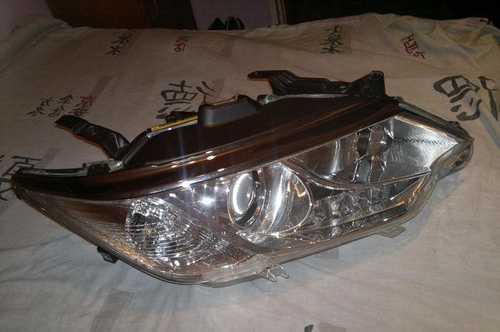 Правая фара camry hybrid ASV50L
