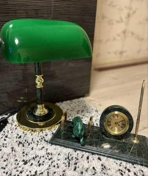 Настольная лампа банкир и часы статуэтка змеевик