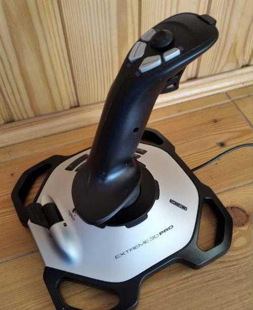 Джойстик Logitech Extreme 3D Pro