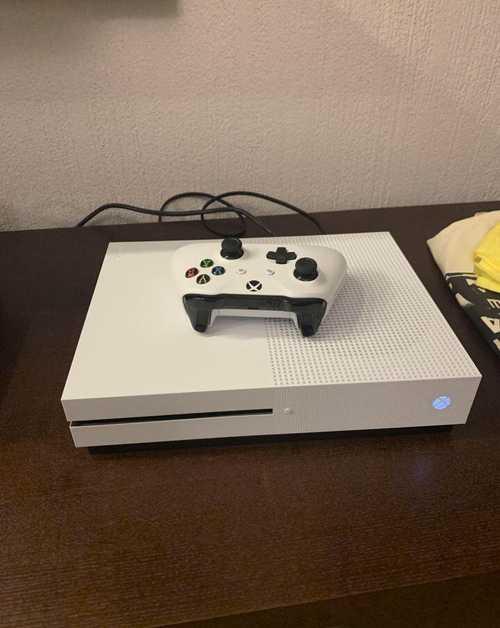 Xbox One S 1 tb + игры