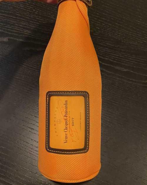 Вдова клико в чехле veuve clicqout в чехле