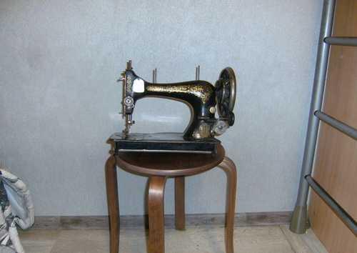 Швейная машинка Singer