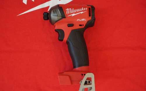 Ударный винтоверт surge milwaukee 2760-20 m18