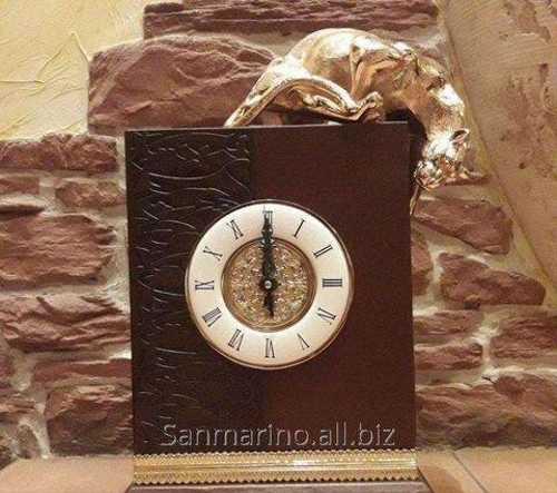 Интерьерные часы на камин с фигурой пантера