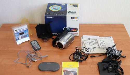 Видеокамера Sony Handycam DCR-SR220E