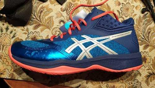 Кроссовки Asics (волейбольные)