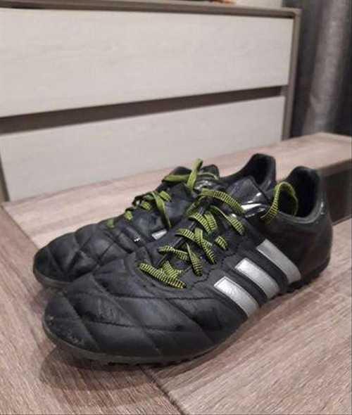 Футбольные бутсы adidas