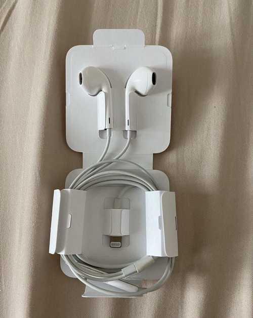 Проводные наушники «Apple EarPods»
