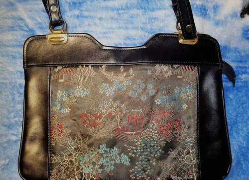 Винтажная сумка с вышитой вставкой