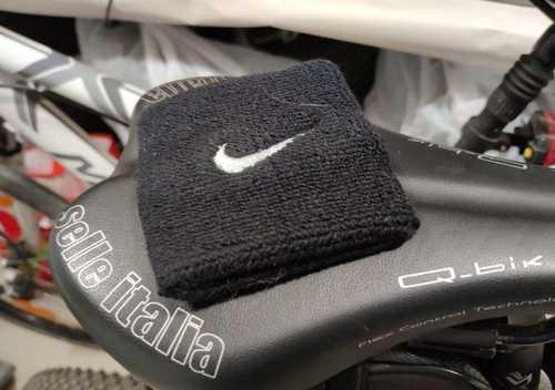 Напульсник Nike новый