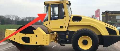 Стекло лобовое левое на каток Bomag Bw 219D