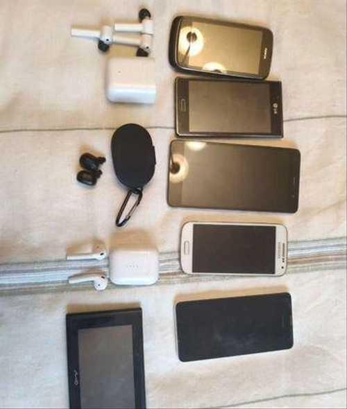 Старые телефоны и беспроводные наушники