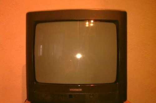 Телевизор " thomson" с креплением к стене