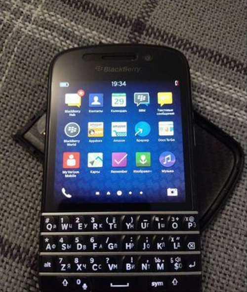 Телефон BlackBerry Q10
