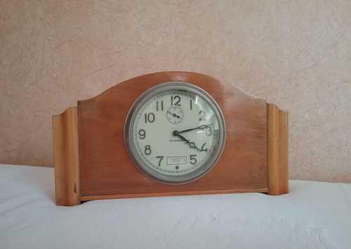 Часы настольн (каминные) СССР 1965 г. с календарем