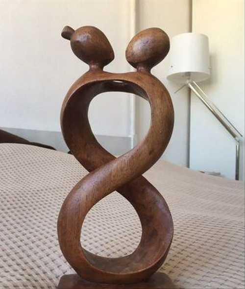 Скульптура «Двое» дерево