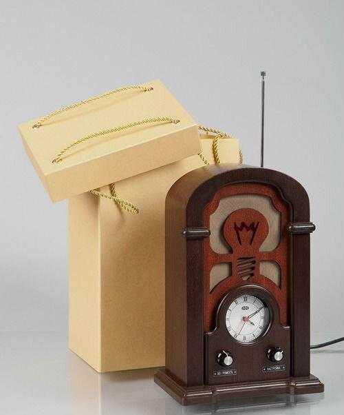 Оригинальный радиоприемник с часами, в ретро стиле