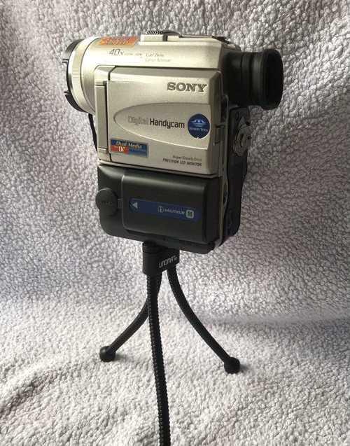 Цифровая камера Sony Handycam DCR-PC100E