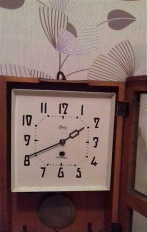 Часы с маятником