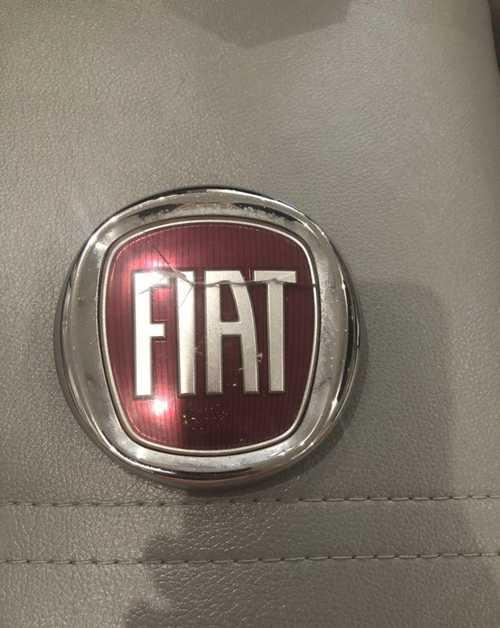 Эмблема на решетку радиатора Fiat