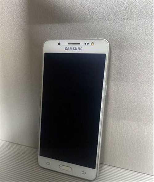 Телефон Samsung galaxy J5