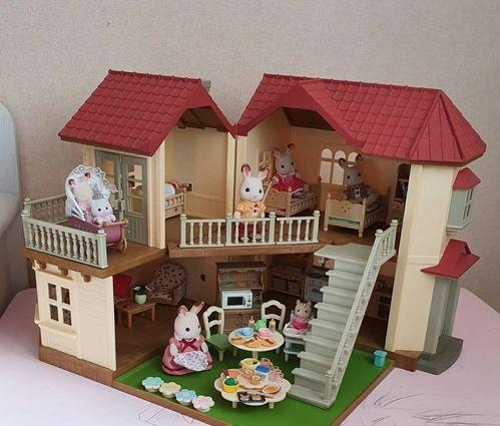 Sylvanian Families - домик с семьёй и мебелью