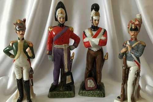 Фарфоровая статуэтка солдат,офицер армии Наполеона