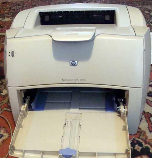 Принтер HP 1200, хороший, надёжный