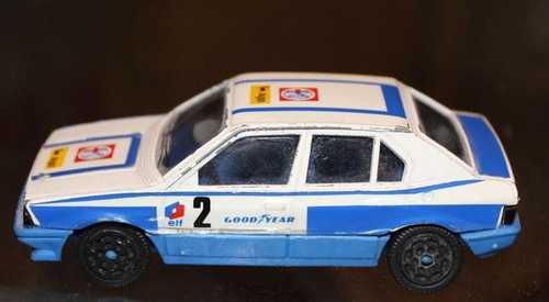 Модель Alfa Romeo 33 1-43 Hot Wheels