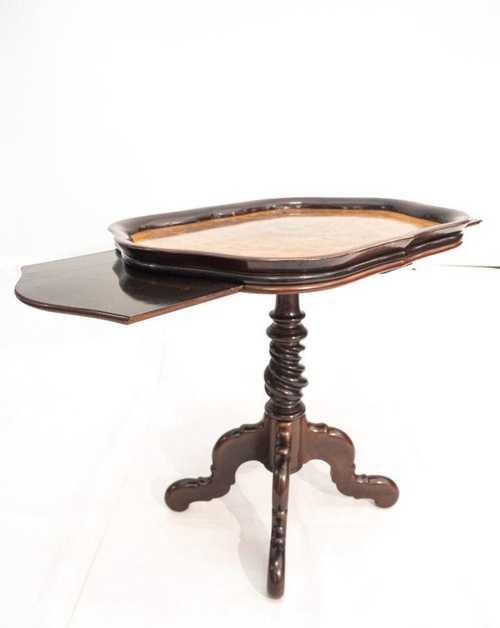 Антикварный чайный стол на витой ножке